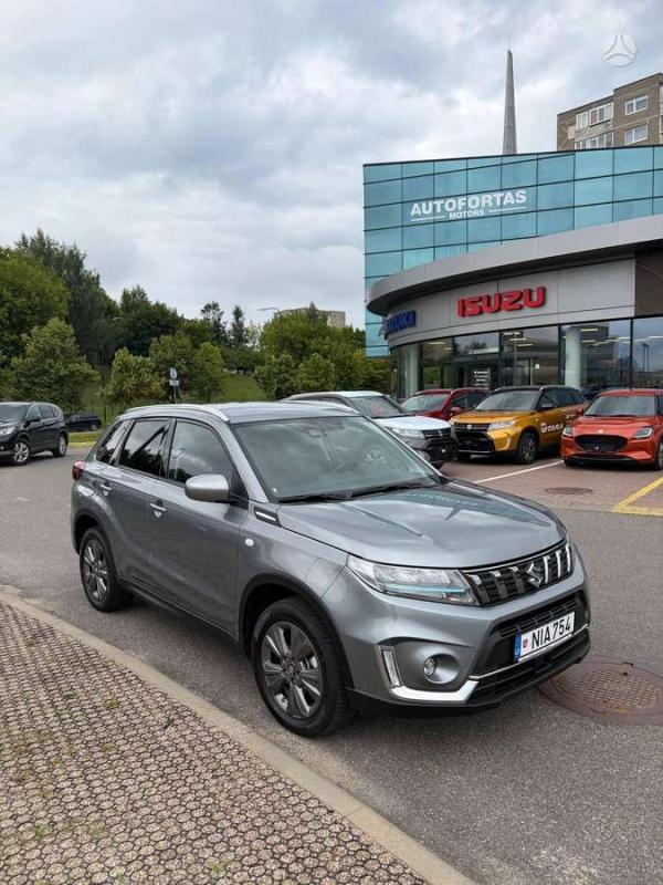 Grey Suzuki Vitara 2025 in Vilnius, with an engine capacity of 1.46 L and mileage of 15 thousand km for 22200 €, photo 5 on AUTOMOTO.COM.LV