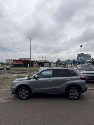 Pelēks Suzuki Vitara 2025 Viļņa, ar dzinēja tilpumu 1.46 L un nobraukumu 15 tūkst. km par 22200 €, foto 7 vietnē AUTOMOTO.COM.LV