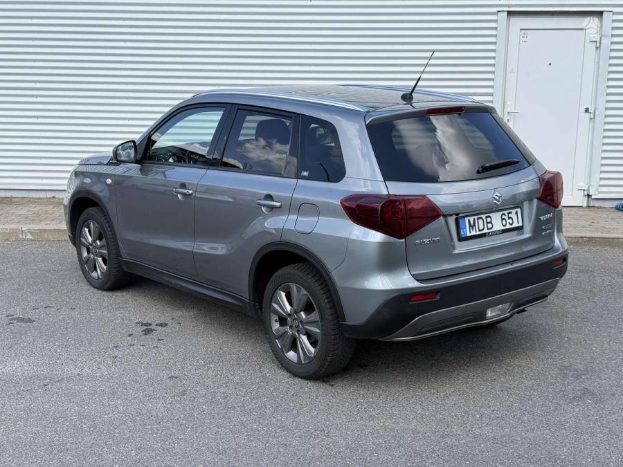 Grey Suzuki Vitara 2021 in Vilnius, with an engine capacity of 1.37 L and mileage of 165 thousand km for 11950 €, photo 5 on AUTOMOTO.COM.LV