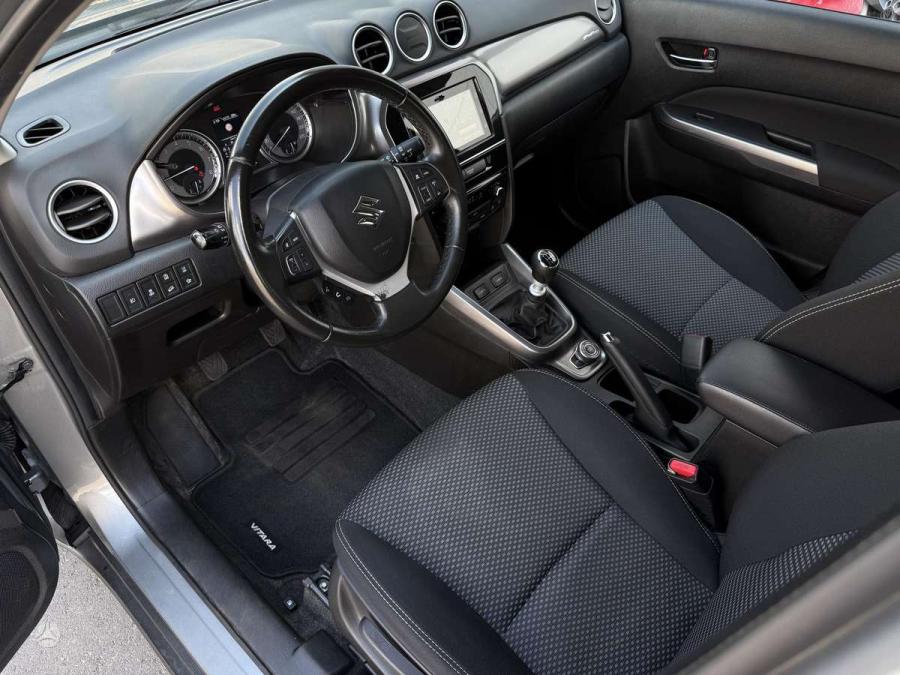 Grey Suzuki Vitara 2021 in Vilnius, with an engine capacity of 1.37 L and mileage of 165 thousand km for 11950 €, photo 9 on AUTOMOTO.COM.LV
