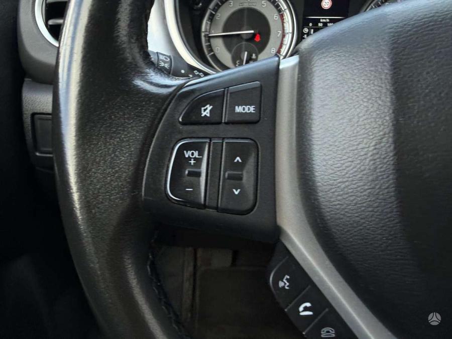 Grey Suzuki Vitara 2021 in Vilnius, with an engine capacity of 1.37 L and mileage of 165 thousand km for 11950 €, photo 21 on AUTOMOTO.COM.LV