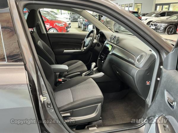 Pelēks Suzuki Vitara 2025 Tallina, ar dzinēja tilpumu 1.40 L un nobraukumu 8 tūkst. km par 25900 €, foto 5 vietnē AUTOMOTO.COM.LV