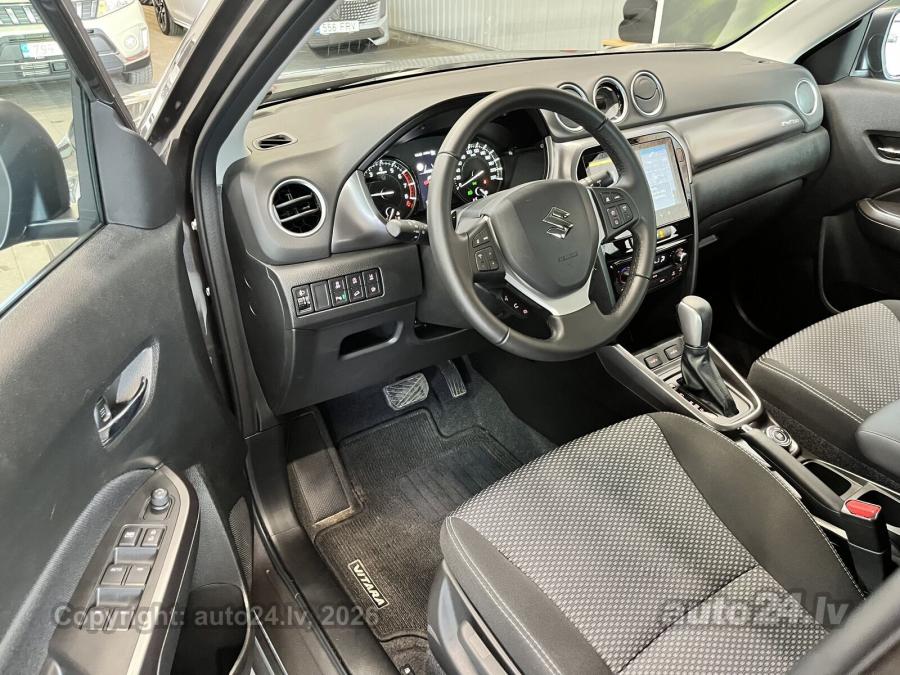 Pelēks Suzuki Vitara 2025 Tallina, ar dzinēja tilpumu 1.40 L un nobraukumu 8 tūkst. km par 25900 €, foto 8 vietnē AUTOMOTO.COM.LV