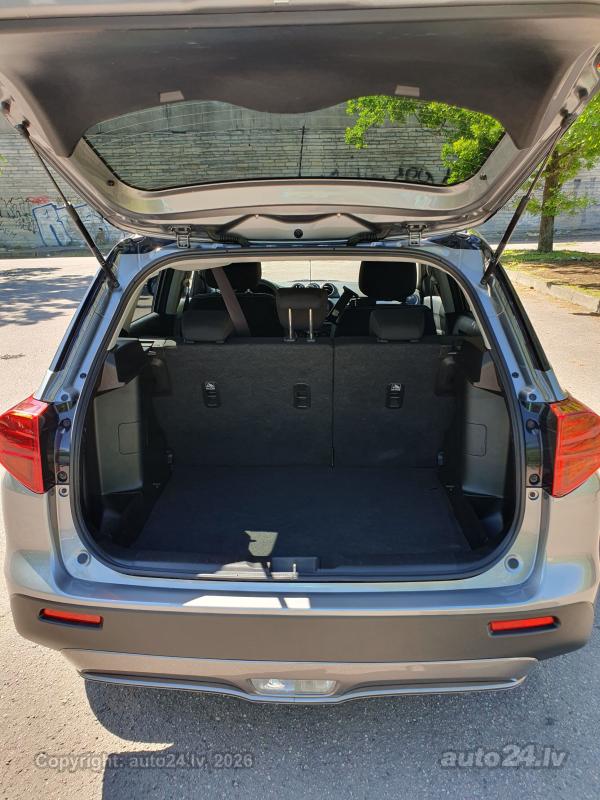 Pelēks Suzuki Vitara 2020 Mardu, ar dzinēja tilpumu 1.40 L un nobraukumu 54 tūkst. km par 15500 €, foto 3 vietnē AUTOMOTO.COM.LV