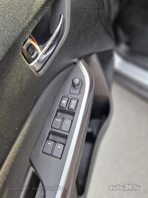 Pelēks Suzuki Vitara 2020 Mardu, ar dzinēja tilpumu 1.40 L un nobraukumu 54 tūkst. km par 15500 €, foto 21 vietnē AUTOMOTO.COM.LV