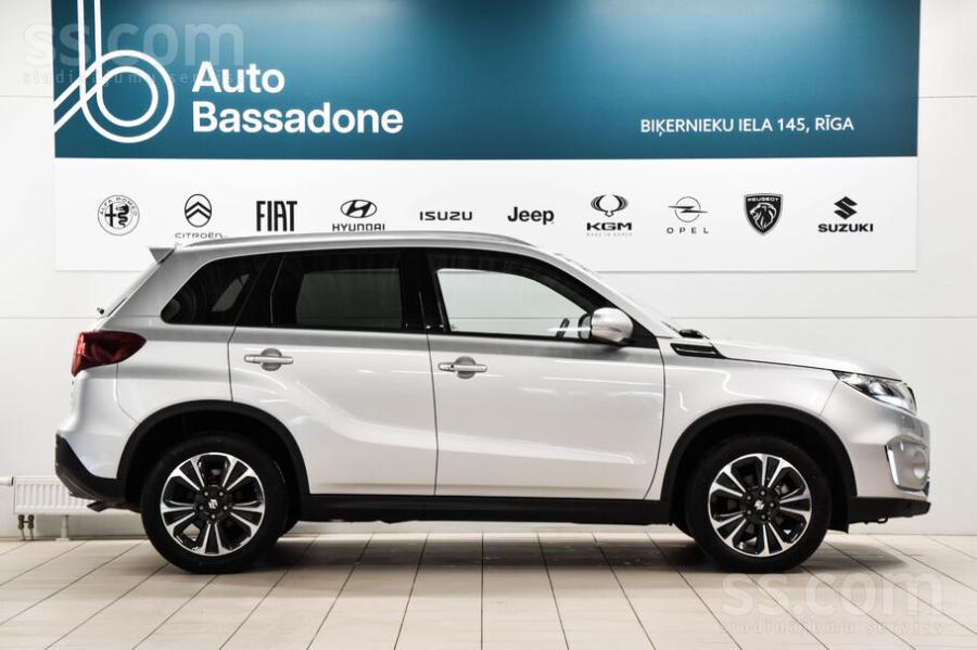 Pelēks Suzuki Vitara 2021 Rīga, ar dzinēja tilpumu 1.40 L un nobraukumu 19 tūkst. km par 2100 €, foto 4 vietnē AUTOMOTO.COM.LV
