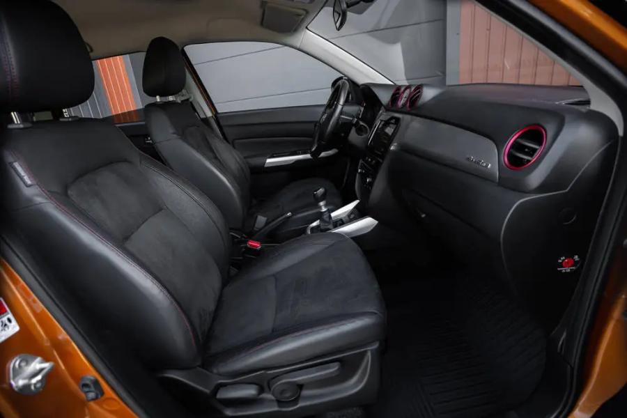 Orange Suzuki Vitara 2018 in Jelgava, with an engine capacity of 1.40 L and mileage of 0 thousand km for 9850 €, photo 9 on AUTOMOTO.COM.LV