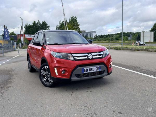 Red Suzuki Vitara 2016 in Panevezys, with an engine capacity of 1.60 L and mileage of 276 thousand km for 9990 €, photo 4 on AUTOMOTO.COM.LV