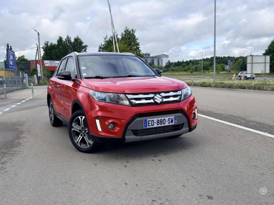 Red Suzuki Vitara 2016 in Panevezys, with an engine capacity of 1.60 L and mileage of 276 thousand km for 9990 €, photo 4 on AUTOMOTO.COM.LV