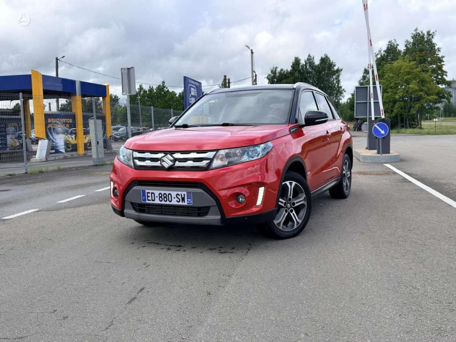 Red Suzuki Vitara 2016 in Panevezys, with an engine capacity of 1.60 L and mileage of 276 thousand km for 9990 €, photo 6 on AUTOMOTO.COM.LV