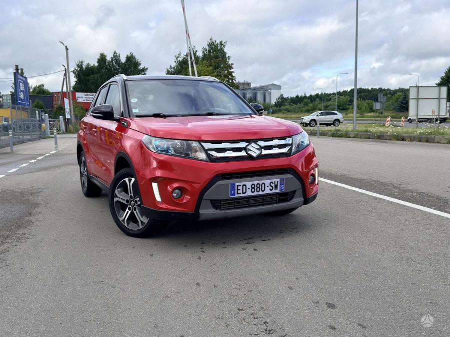 Red Suzuki Vitara 2016 in Panevezys, with an engine capacity of 1.60 L and mileage of 276 thousand km for 9990 €, photo 7 on AUTOMOTO.COM.LV