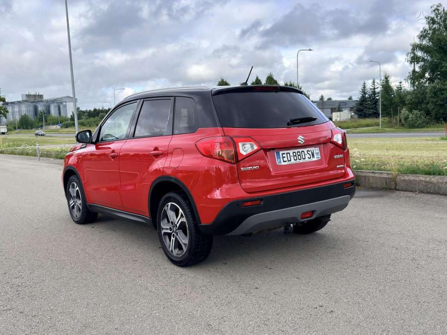 Red Suzuki Vitara 2016 in Panevezys, with an engine capacity of 1.60 L and mileage of 276 thousand km for 9990 €, photo 8 on AUTOMOTO.COM.LV