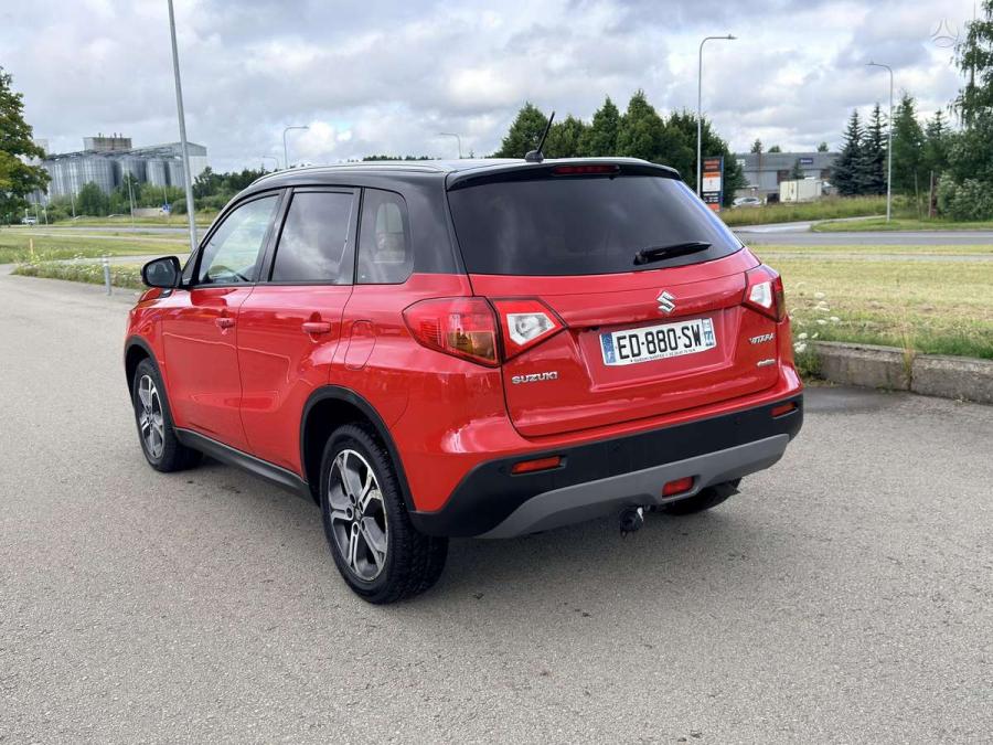 Red Suzuki Vitara 2016 in Panevezys, with an engine capacity of 1.60 L and mileage of 276 thousand km for 9990 €, photo 12 on AUTOMOTO.COM.LV