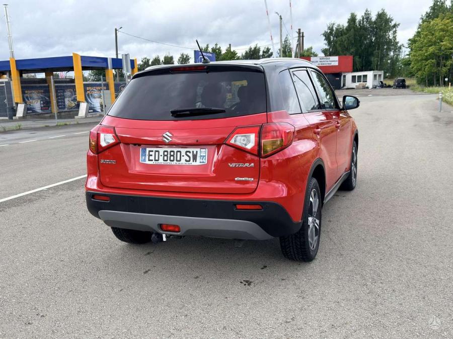 Red Suzuki Vitara 2016 in Panevezys, with an engine capacity of 1.60 L and mileage of 276 thousand km for 9990 €, photo 13 on AUTOMOTO.COM.LV