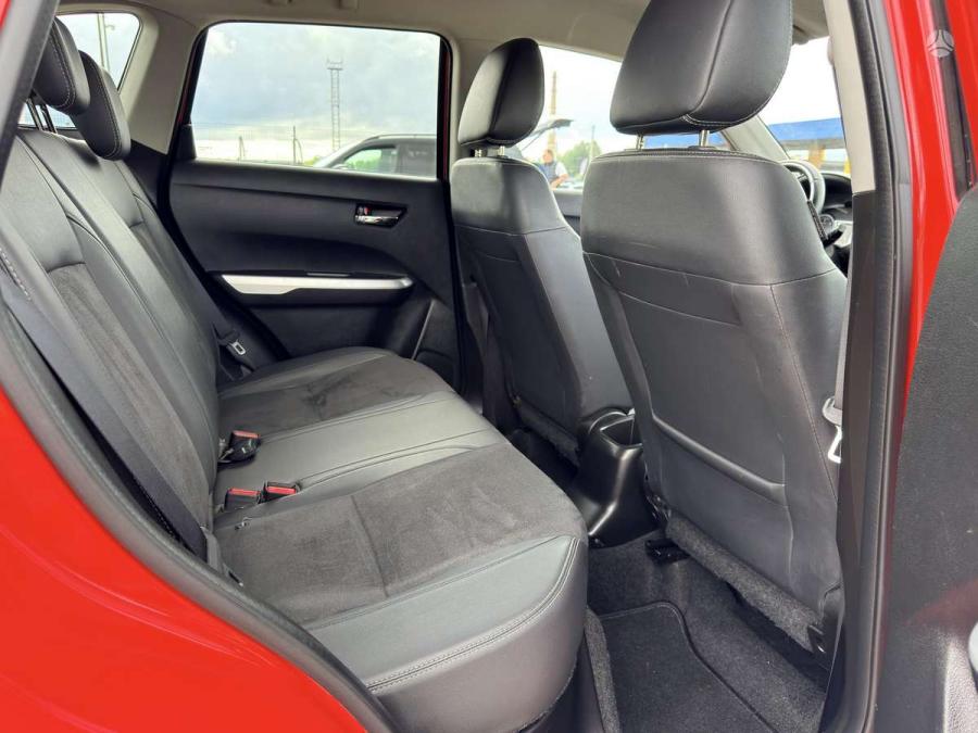 Red Suzuki Vitara 2016 in Panevezys, with an engine capacity of 1.60 L and mileage of 276 thousand km for 9990 €, photo 16 on AUTOMOTO.COM.LV