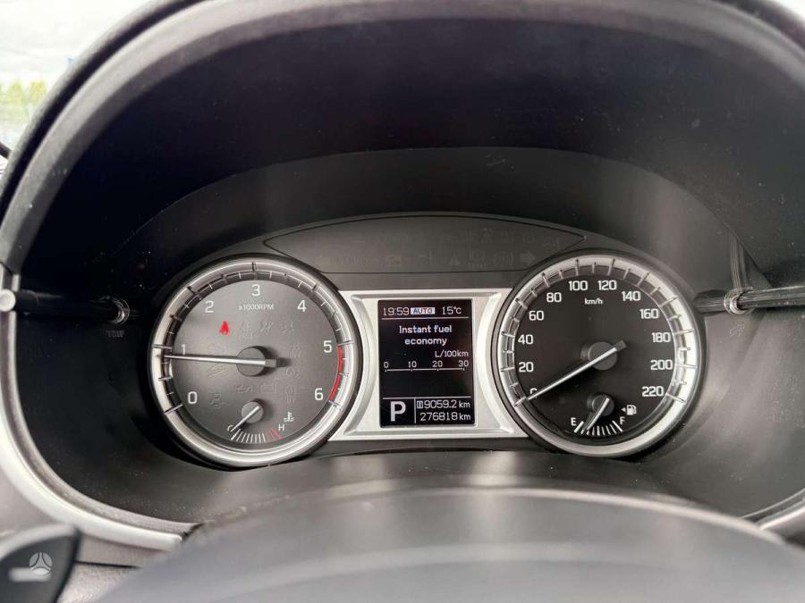 Red Suzuki Vitara 2016 in Panevezys, with an engine capacity of 1.60 L and mileage of 276 thousand km for 9990 €, photo 21 on AUTOMOTO.COM.LV