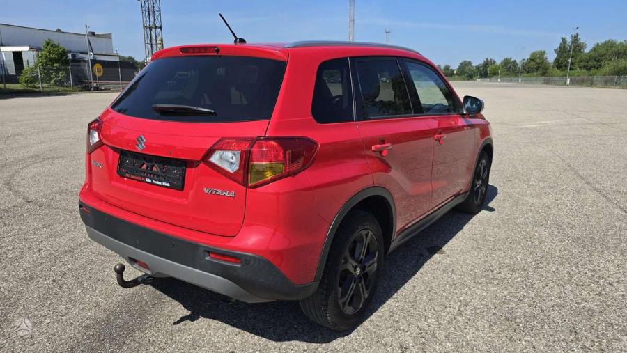 Red Suzuki Vitara 2016 in Marijampole, with an engine capacity of 1.37 L and mileage of 235 thousand km for 8950 €, photo 5 on AUTOMOTO.COM.LV