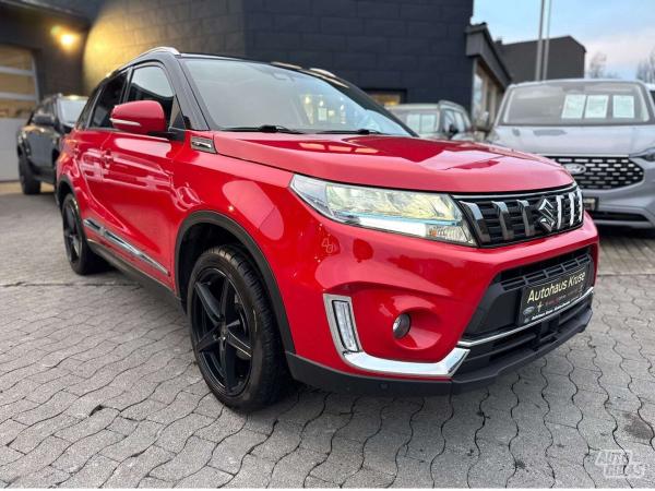 Red Suzuki Vitara 2023 in Kaunas, with an engine capacity of 1.40 L and mileage of 27 thousand km for 23420 €, photo 3 on AUTOMOTO.COM.LV