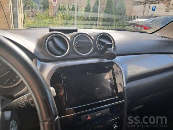 Red Suzuki Vitara 2017 in Riga, with an engine capacity of 1.60 L and mileage of 143 thousand km for 11000 €, photo 4 on AUTOMOTO.COM.LV