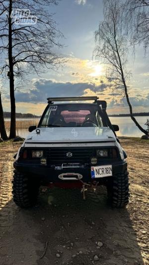 White Suzuki Vitara 2004 in Moletai, with an engine capacity of 1.60 L and mileage of 112 thousand km for 4500 €, photo  on AUTOMOTO.COM.LV