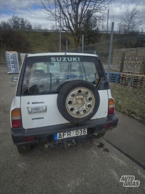 White Suzuki Vitara 2004 in Vilnius, with an engine capacity of 1.60 L and mileage of 141 thousand km for 532 €, photo 4 on AUTOMOTO.COM.LV