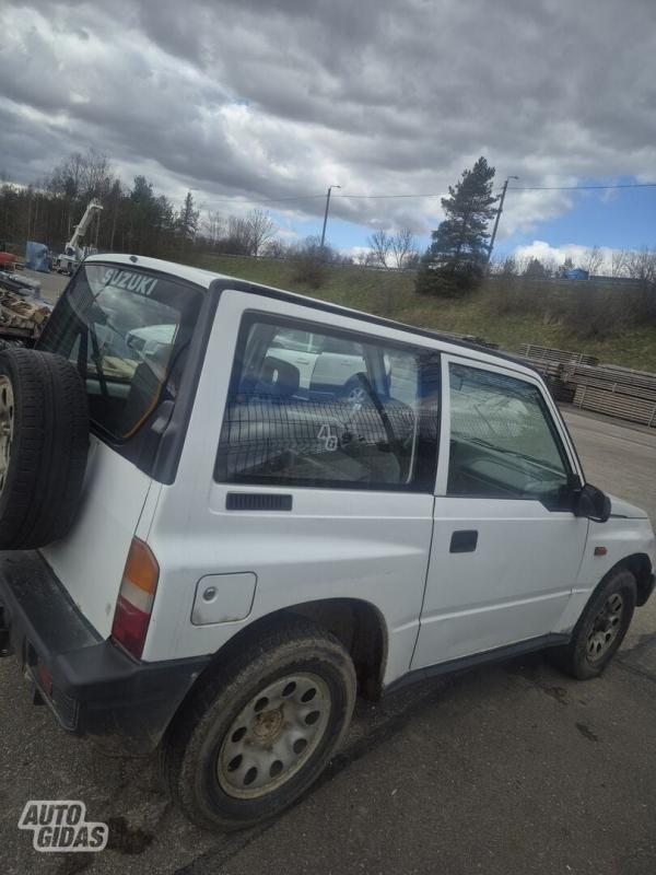 White Suzuki Vitara 2004 in Vilnius, with an engine capacity of 1.60 L and mileage of 141 thousand km for 532 €, photo 4 on AUTOMOTO.COM.LV