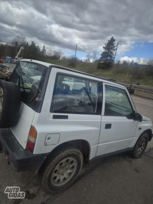 White Suzuki Vitara 2004 in Vilnius, with an engine capacity of 1.60 L and mileage of 141 thousand km for 532 €, photo 5 on AUTOMOTO.COM.LV