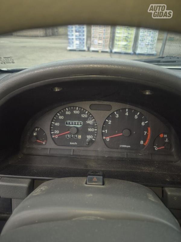 White Suzuki Vitara 2004 in Vilnius, with an engine capacity of 1.60 L and mileage of 141 thousand km for 532 €, photo 5 on AUTOMOTO.COM.LV