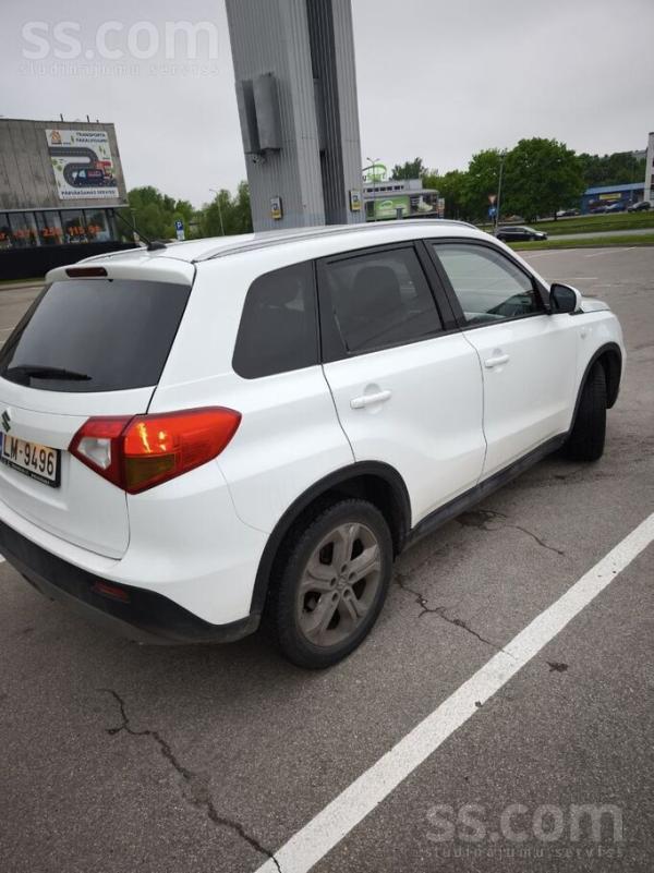 Balts Suzuki Vitara 2018 Rīga, ar dzinēja tilpumu 1.60 L un nobraukumu 149 tūkst. km par 10000 €, foto 2 vietnē AUTOMOTO.COM.LV