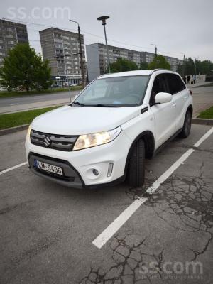 White Suzuki Vitara 2018 in Riga, with an engine capacity of 1.60 L and mileage of 149 thousand km for 10000 €, photo 5 on AUTOMOTO.COM.LV