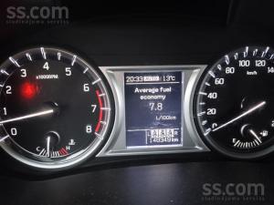 White Suzuki Vitara 2018 in Riga, with an engine capacity of 1.60 L and mileage of 149 thousand km for 10000 €, photo 7 on AUTOMOTO.COM.LV