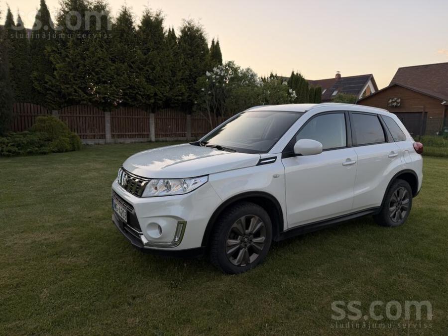 Balts Suzuki Vitara 2019 Rīga, ar dzinēja tilpumu 1.00 L un nobraukumu 160 tūkst. km par 9700 €, foto 1 vietnē AUTOMOTO.COM.LV