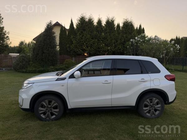 White Suzuki Vitara 2019 in Riga, with an engine capacity of 1.00 L and mileage of 160 thousand km for 9700 €, photo 2 on AUTOMOTO.COM.LV