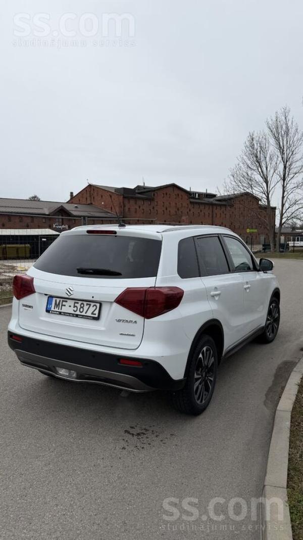 White Suzuki Vitara 2019 in Liepaja, with an engine capacity of 1.40 L and mileage of 64 thousand km for 16500 €, photo 3 on AUTOMOTO.COM.LV
