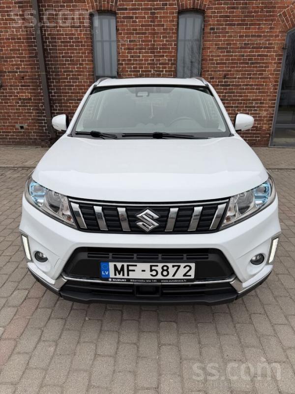 White Suzuki Vitara 2019 in Liepaja, with an engine capacity of 1.40 L and mileage of 64 thousand km for 16500 €, photo 4 on AUTOMOTO.COM.LV