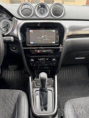 White Suzuki Vitara 2019 in Liepaja, with an engine capacity of 1.40 L and mileage of 64 thousand km for 16500 €, photo 7 on AUTOMOTO.COM.LV