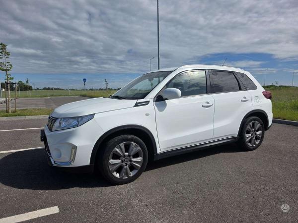 White Suzuki Vitara 2019 in Marijampole, with an engine capacity of 1.37 L and mileage of 240 thousand km for 8490 €, photo 2 on AUTOMOTO.COM.LV