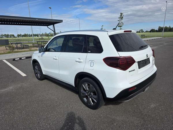 White Suzuki Vitara 2019 in Marijampole, with an engine capacity of 1.37 L and mileage of 240 thousand km for 8490 €, photo 6 on AUTOMOTO.COM.LV