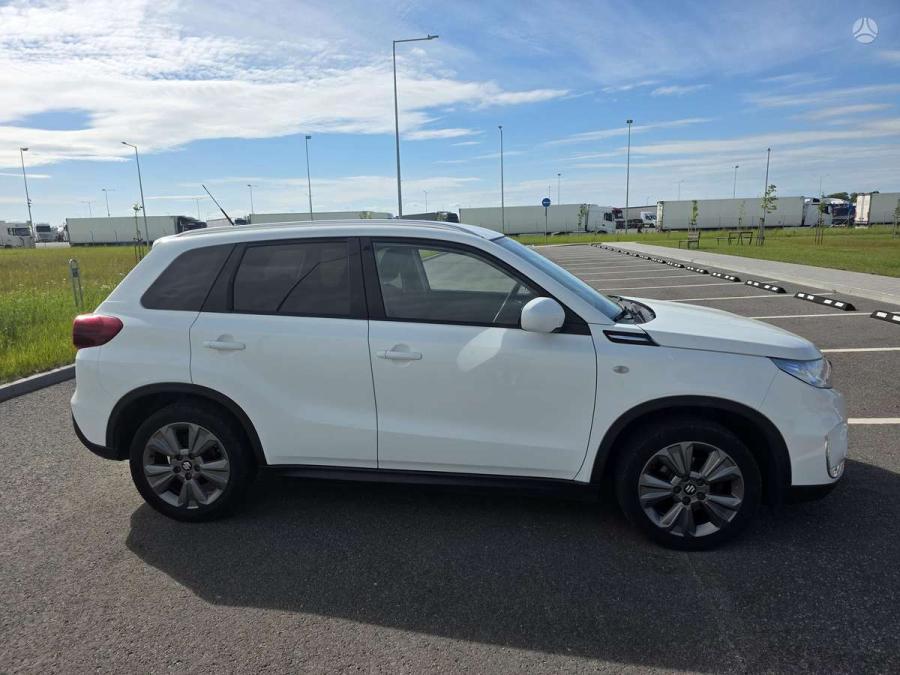 Balts Suzuki Vitara 2019 Marijampole, ar dzinēja tilpumu 1.37 L un nobraukumu 240 tūkst. km par 8490 €, foto 14 vietnē AUTOMOTO.COM.LV