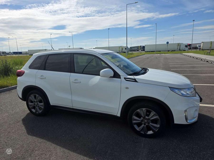 Balts Suzuki Vitara 2019 Marijampole, ar dzinēja tilpumu 1.37 L un nobraukumu 240 tūkst. km par 8490 €, foto 15 vietnē AUTOMOTO.COM.LV