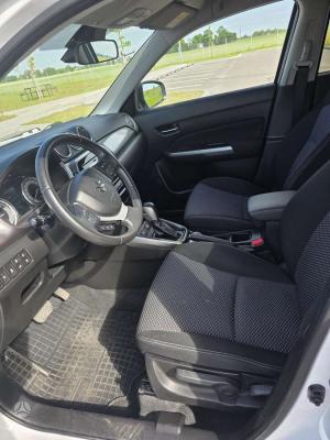 Balts Suzuki Vitara 2019 Marijampole, ar dzinēja tilpumu 1.37 L un nobraukumu 240 tūkst. km par 8490 €, foto 19 vietnē AUTOMOTO.COM.LV
