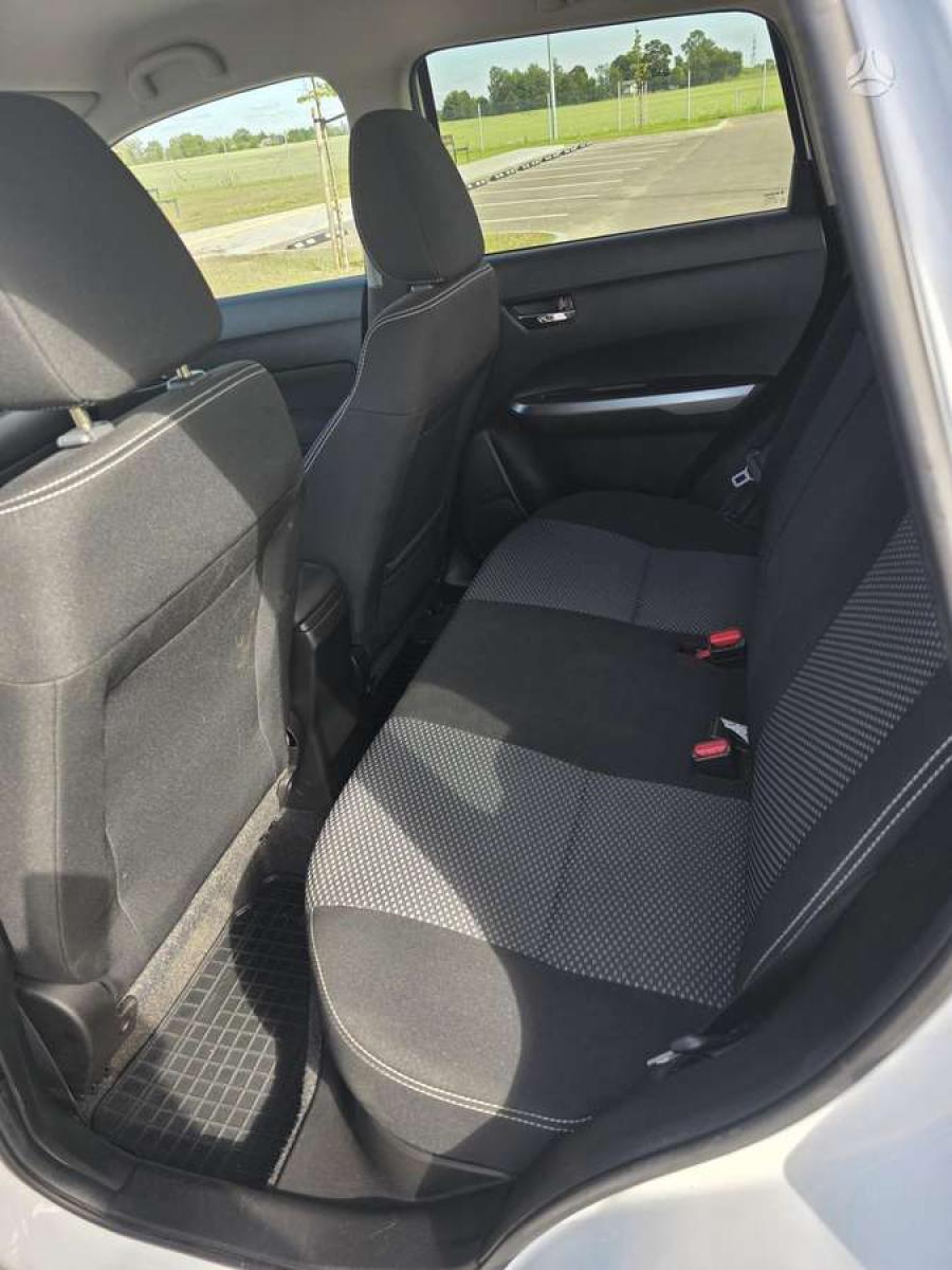 Balts Suzuki Vitara 2019 Marijampole, ar dzinēja tilpumu 1.37 L un nobraukumu 240 tūkst. km par 8490 €, foto 20 vietnē AUTOMOTO.COM.LV