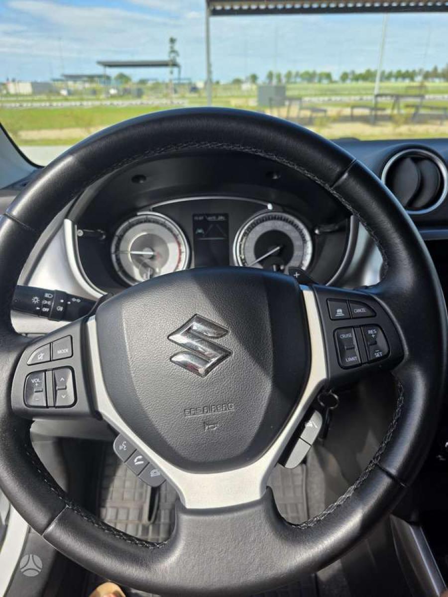 Balts Suzuki Vitara 2019 Marijampole, ar dzinēja tilpumu 1.37 L un nobraukumu 240 tūkst. km par 8490 €, foto 22 vietnē AUTOMOTO.COM.LV