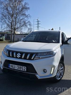 White Suzuki Vitara 2020 in Riga, with an engine capacity of 1.40 L and mileage of 108 thousand km for 16500 €, photo 3 on AUTOMOTO.COM.LV