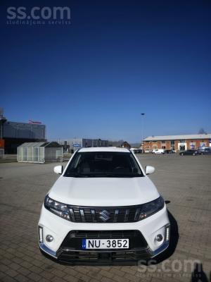 White Suzuki Vitara 2020 in Riga, with an engine capacity of 1.40 L and mileage of 108 thousand km for 16500 €, photo 4 on AUTOMOTO.COM.LV