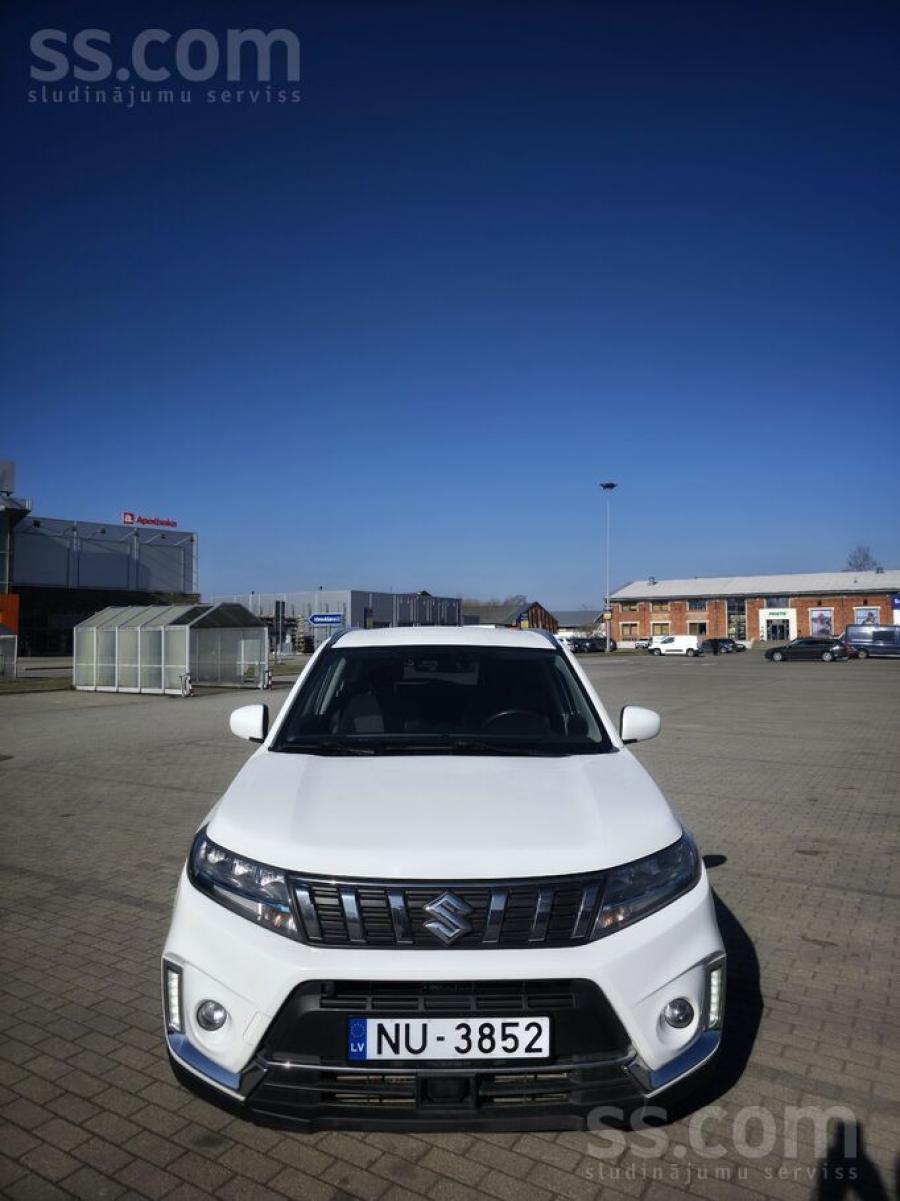 White Suzuki Vitara 2020 in Riga, with an engine capacity of 1.40 L and mileage of 108 thousand km for 16500 €, photo 4 on AUTOMOTO.COM.LV