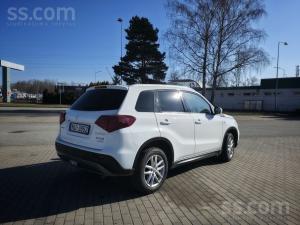 White Suzuki Vitara 2020 in Riga, with an engine capacity of 1.40 L and mileage of 108 thousand km for 16500 €, photo 6 on AUTOMOTO.COM.LV
