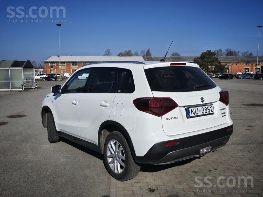 White Suzuki Vitara 2020 in Riga, with an engine capacity of 1.40 L and mileage of 108 thousand km for 16500 €, photo 7 on AUTOMOTO.COM.LV