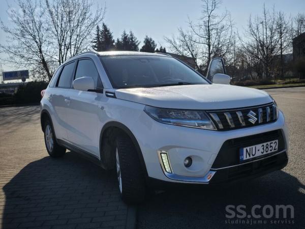 White Suzuki Vitara 2020 in Riga, with an engine capacity of 1.40 L and mileage of 112 thousand km for 14000 €, photo 4 on AUTOMOTO.COM.LV