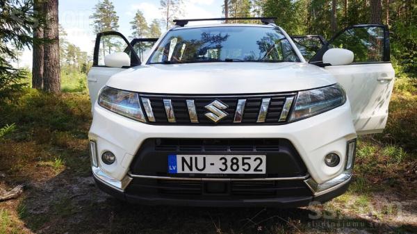 White Suzuki Vitara 2020 in Riga, with an engine capacity of 1.40 L and mileage of 120 thousand km for 13200 €, photo 4 on AUTOMOTO.COM.LV